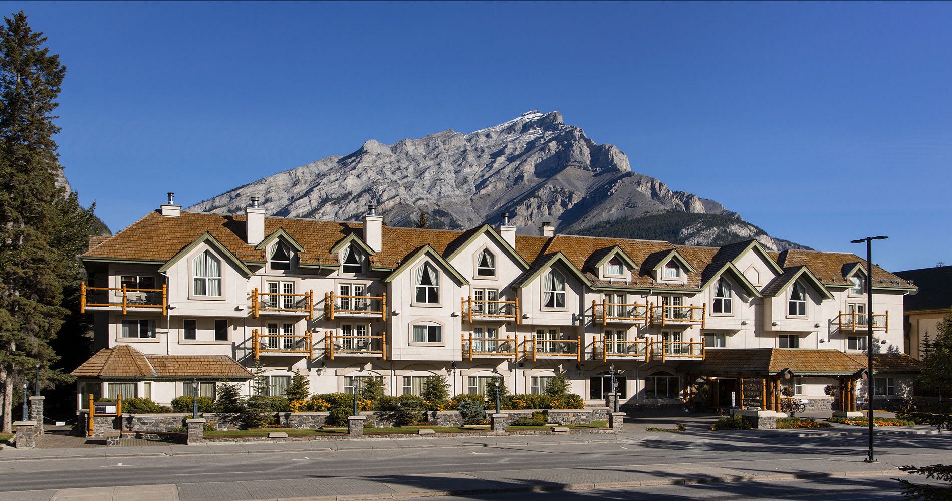 Rundlestone Lodge in downtown Banff for your next weekend golf trip